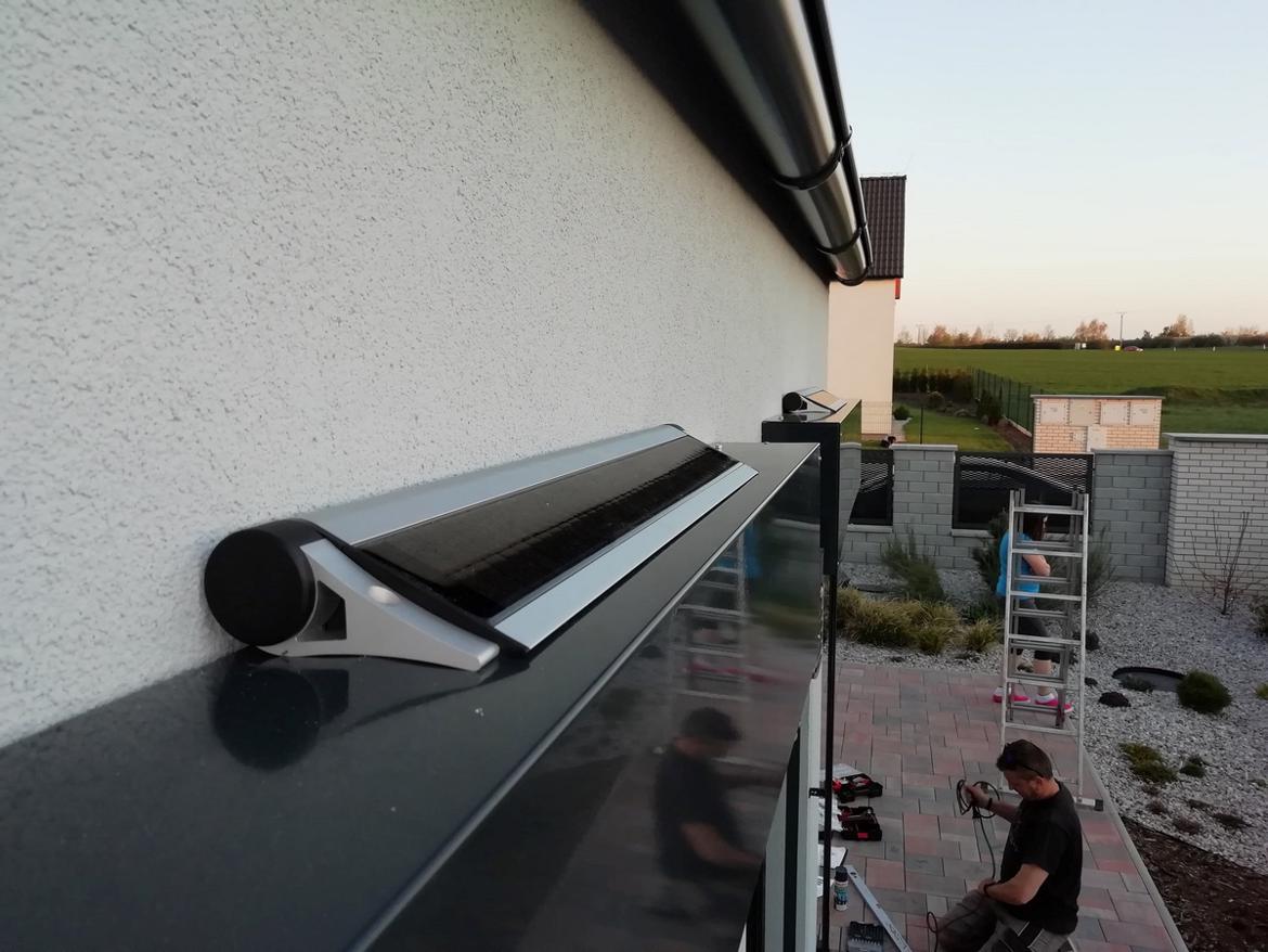 Nezávislé solární napájení pro venkovní žaluzie | Isotra.cz